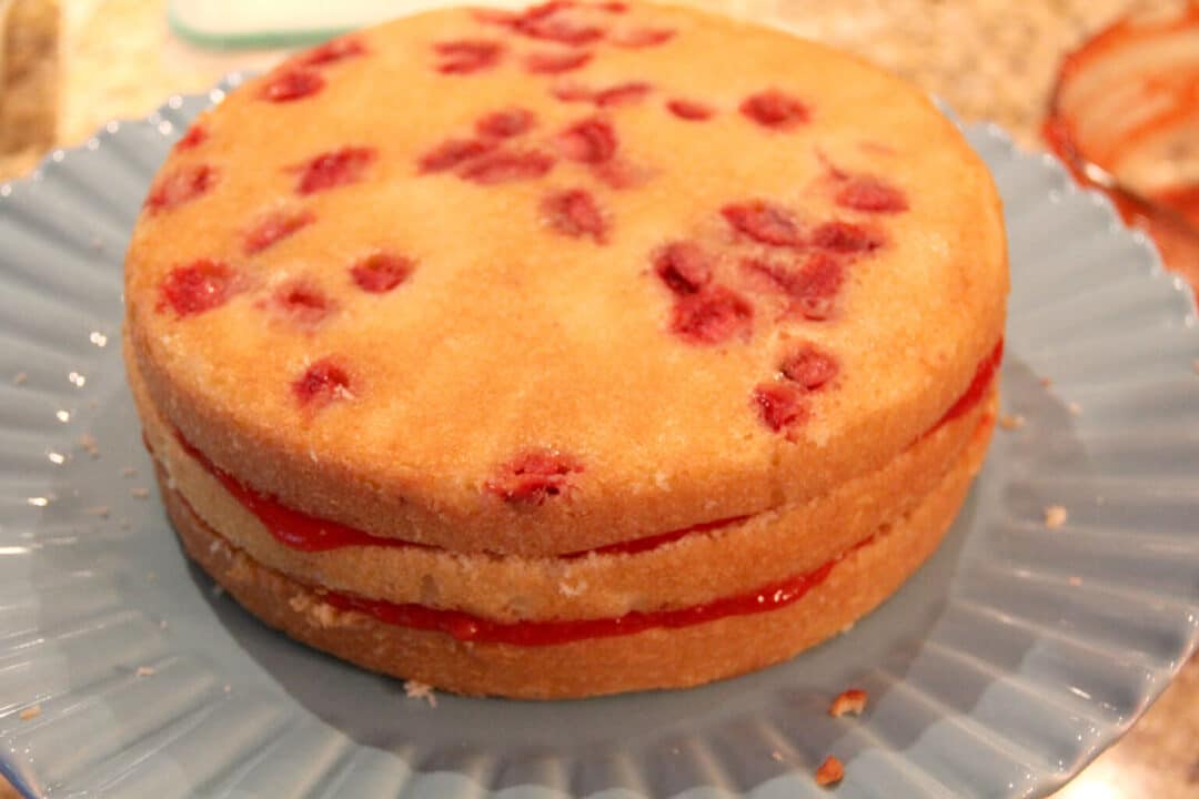 Fresh Strawberry Cake with Strawberry Cream Cheese Frosting