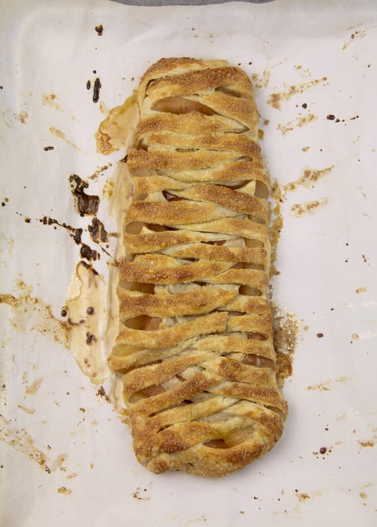 Easy Apple Strudel with Canned Fruit and Puff Pastry