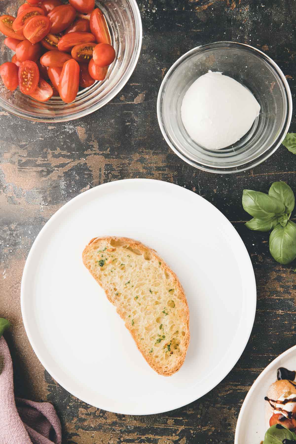Caprese Garlic Bread - Southern Food and Fun
