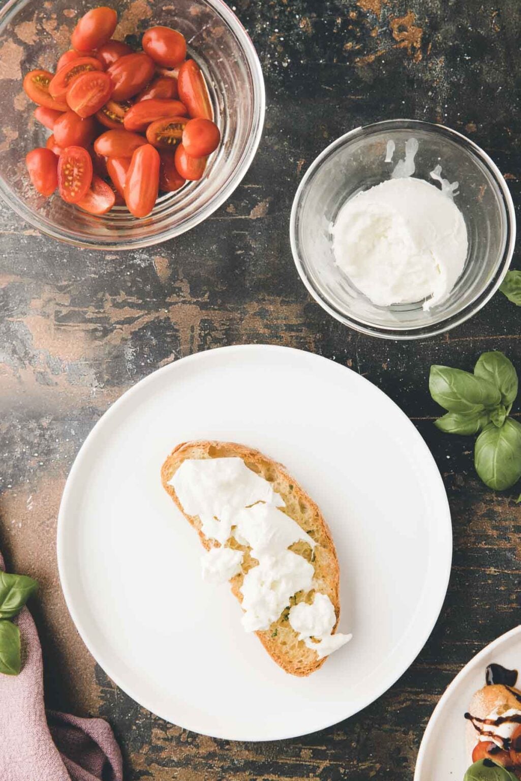 Caprese Garlic Bread - Southern Food and Fun